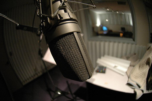 How to Choose the Right Microphone to Record With