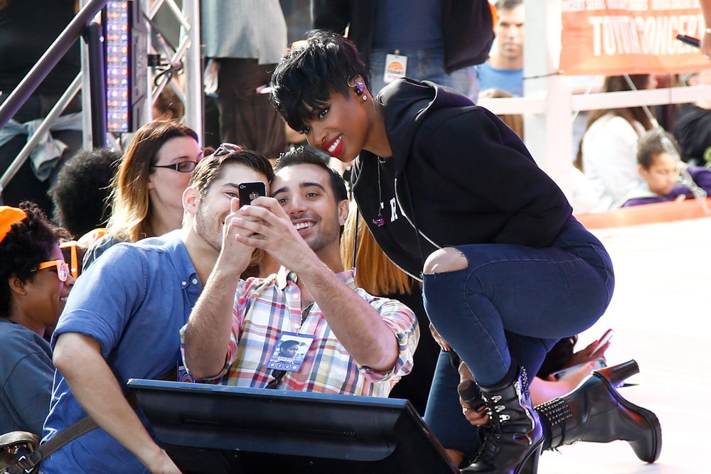 4 Ways to Make Fan Photos Part of Your Music Marketing Strategy