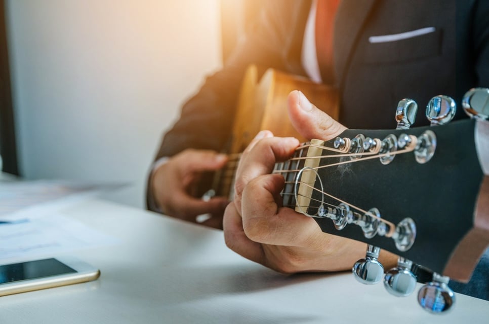 6 Free (and Cheap) Apps for Painlessly Tuning Your Guitar